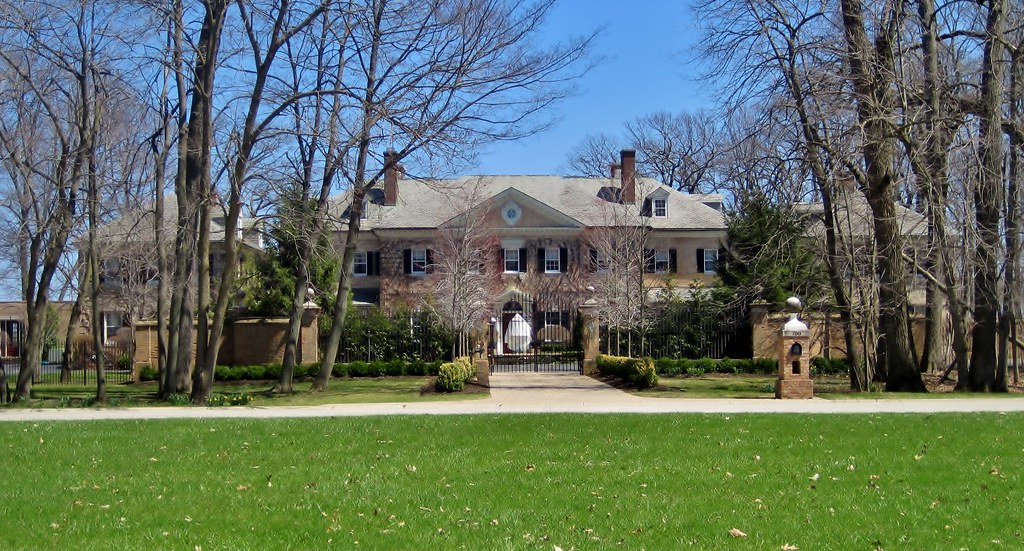 Understanding Lake Bluff | Its History-Market Data-School Information